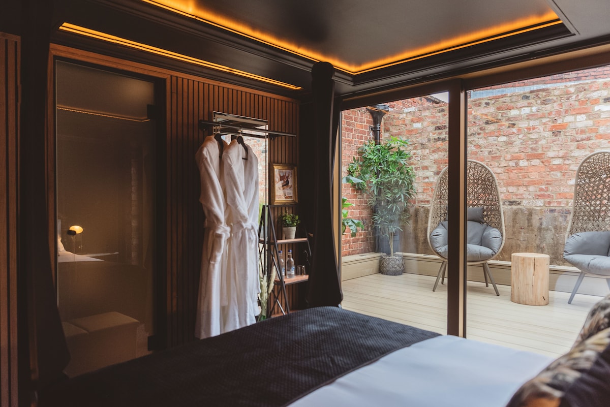 Luxury One Night York City Break with Private Jacuzzi, Fizz and ...